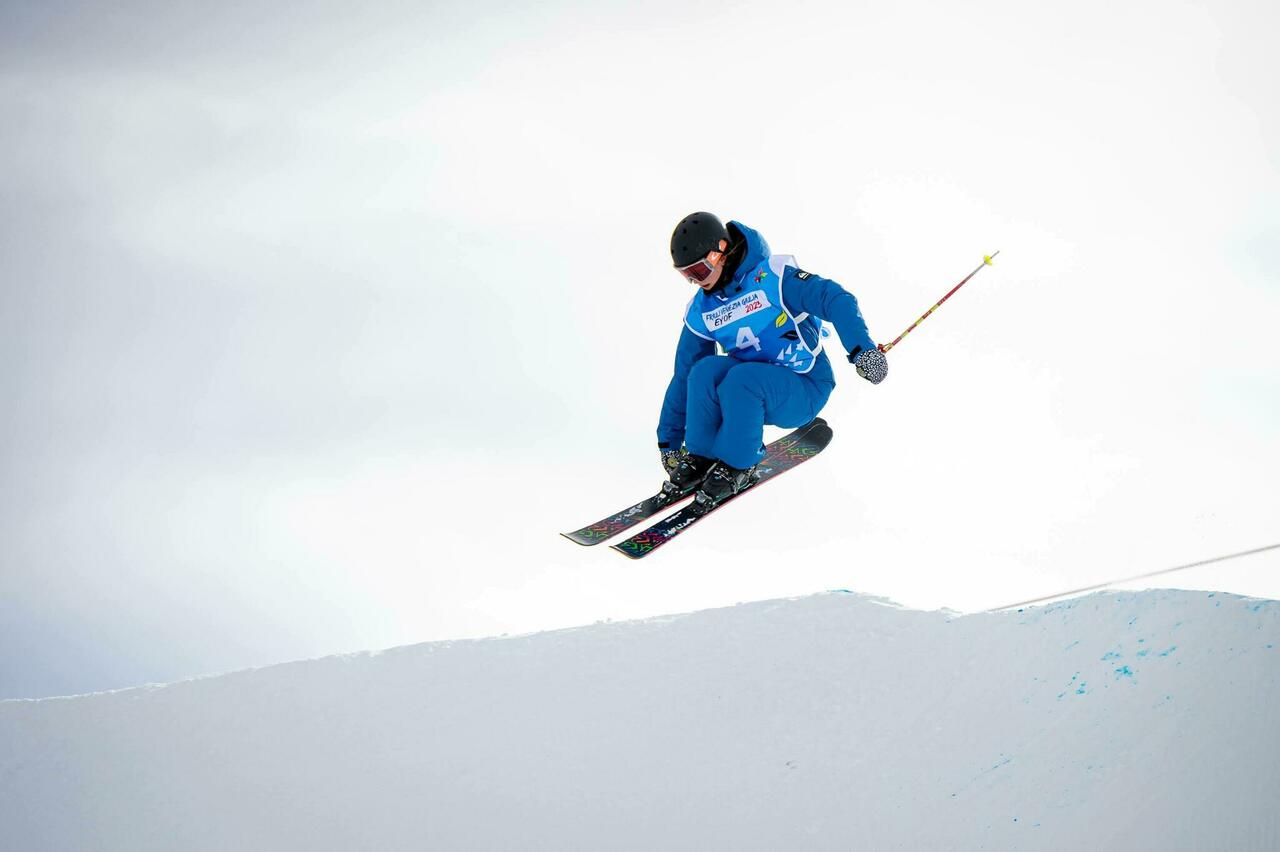 Eesti lippu kannab noorte taliolümpiamängude avatseremoonial freestyle ...